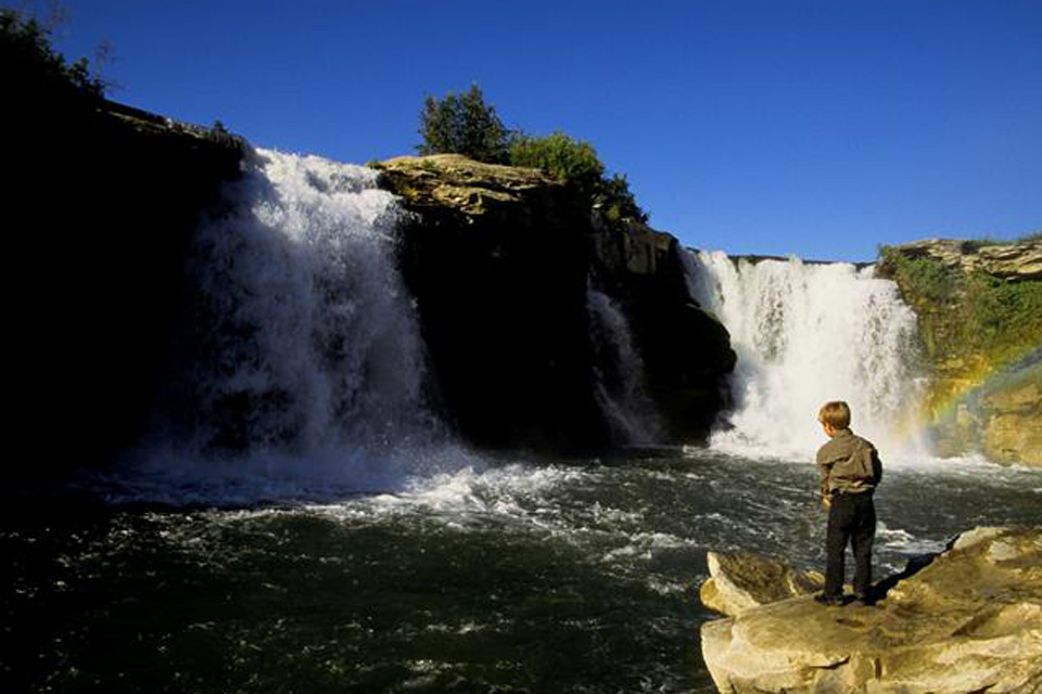 ICYMI There’s A Mini Niagara Falls Hidden Away In Southern Alberta ...